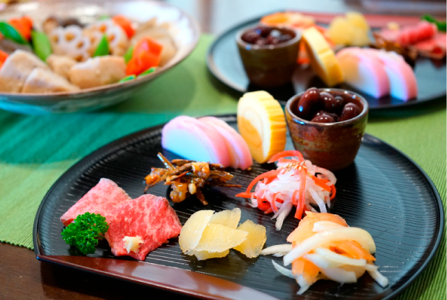 おせちとお皿は相性抜群!オシャレに見える盛り付けテクニック | ぐるめタンサック